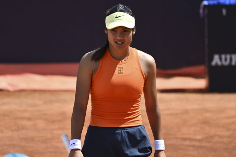 Wimbledon blocca lo stalker della Raducanu: la reazione di Emma - Il ...