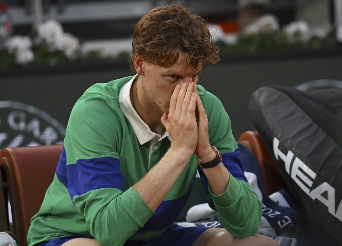 Jannik Sinner si ritira dopo soli 20 minuti contro Alcaraz - Il Tennis ...
