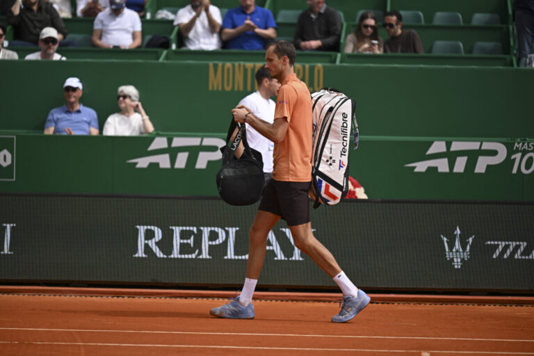 L'ATP punisce la condotta di Medvedev a Monte Carlo con una multa ...