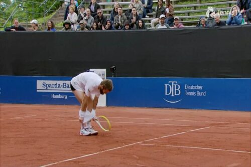 Atp Amburgo - Raptus di follia di Moutet in campo: il francese si cala ...